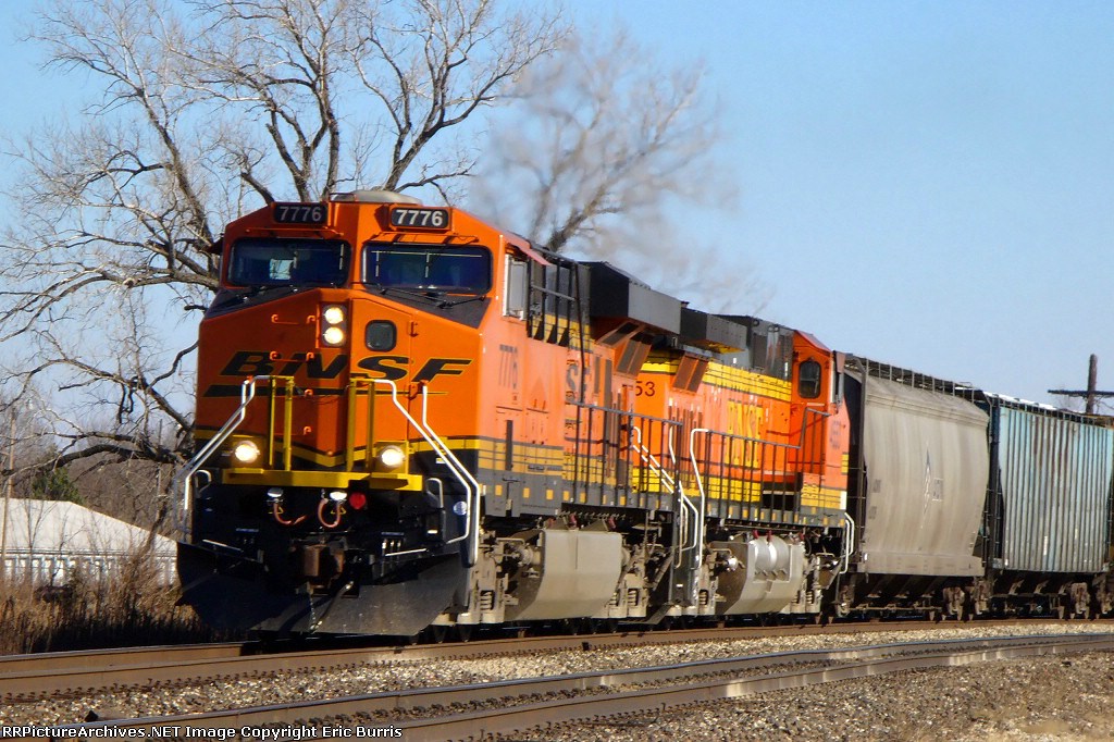 BNSF 7776 "speed logo" westbound